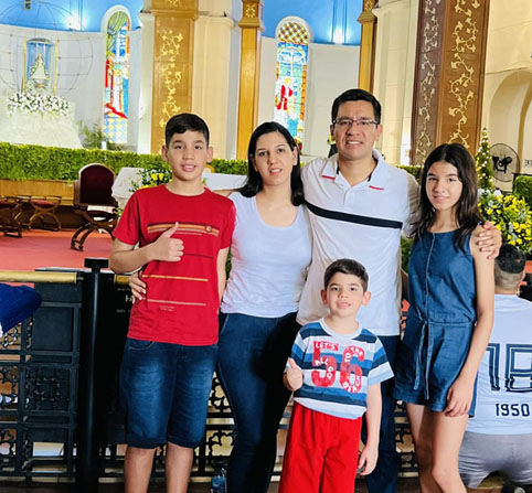 Landy Torres festeja su cumpleaños visitando a la Virgen de Caacupé ...